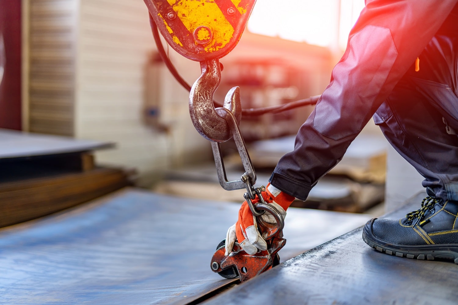 Material Handling Tips When Operating Heavy Lifting Equipment Material Handling Tips When Operating Heavy Lifting Equipment